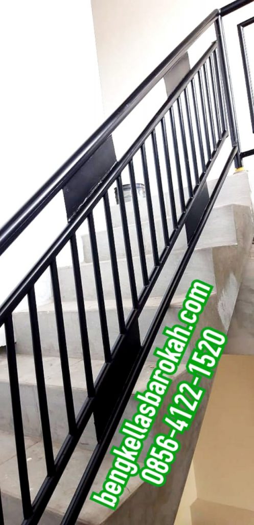 Railing Tangga Pipa Besi di Pattimura Semarang I 0856-4122-1520